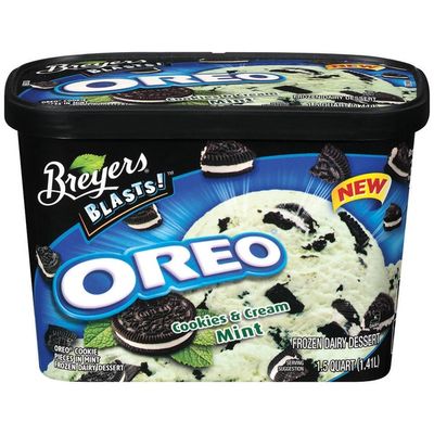 Breyers Frozen Dairy Dessert Oreo Cookies & Cream Mint (48 oz) Delivery ...
